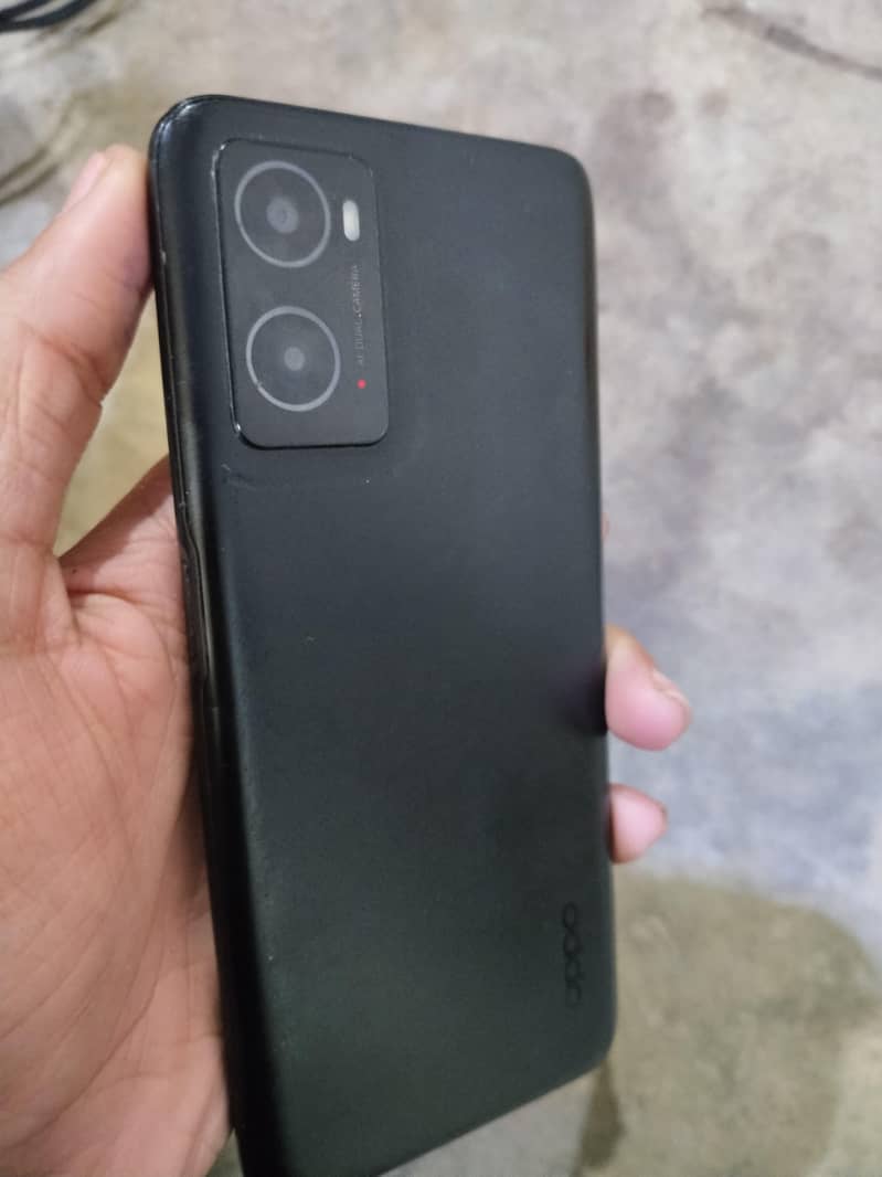 oppo A76 All ok ha just gerny ki waja sy panel ma gaam lagya ha ...