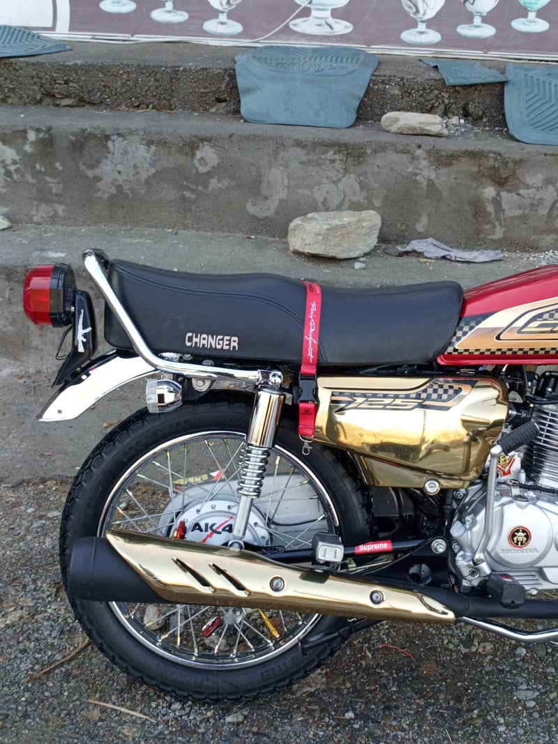 25model gold edition self start for sale sirf1200km chala hoha ha ...
