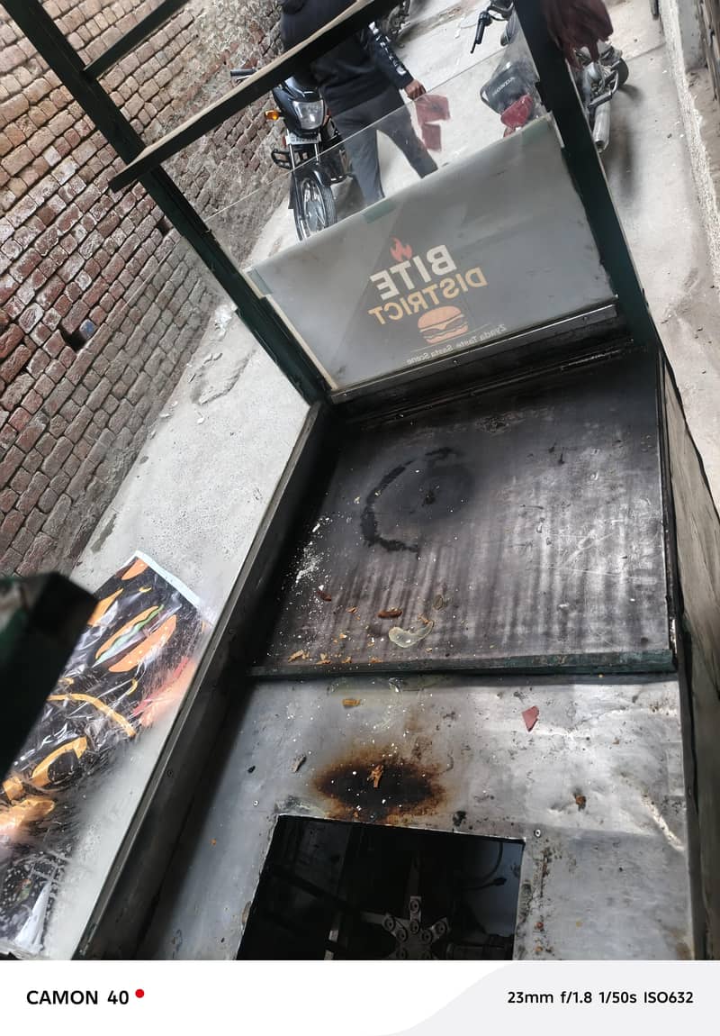 burger counter with frier - Food Display Counters - 1109768752