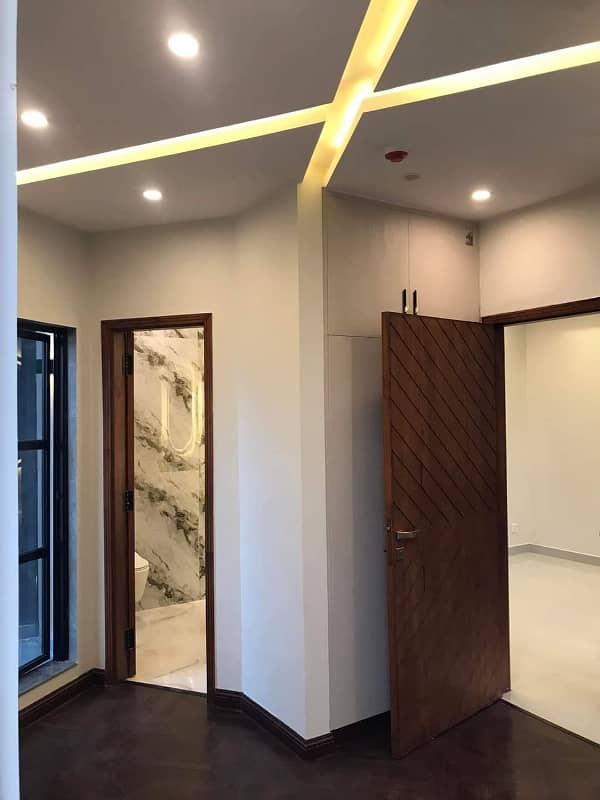 240 Yard upper Portion 3 Bed DD Lounge Kitchen Top Class Location Back ...