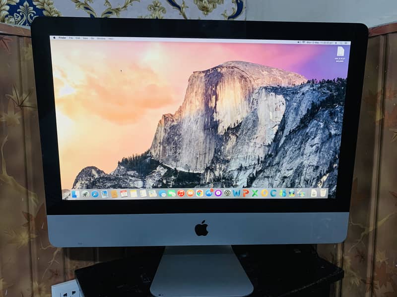 Apple iMac Core i3 - Desktops - 1109771495