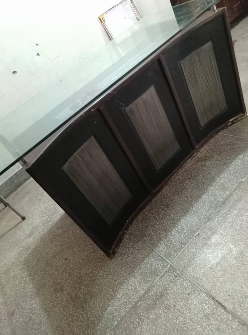 beautiful office table in good condition - Office Tables - 1109786405