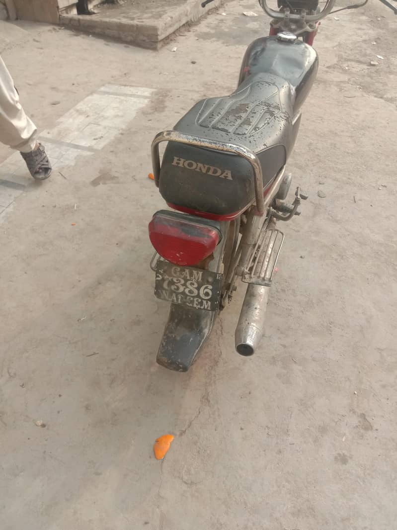 Honda cd 70cc condition rugf ha baqi AP k samny ha - Standard - 1109814947