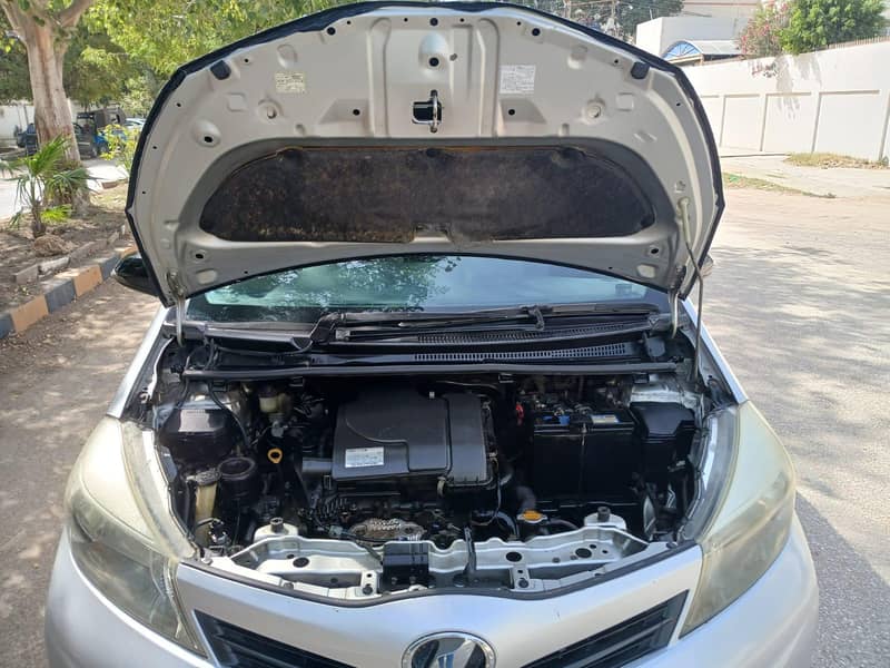 2013 reg 2017 Vitz Silver - Cars - 1109827928