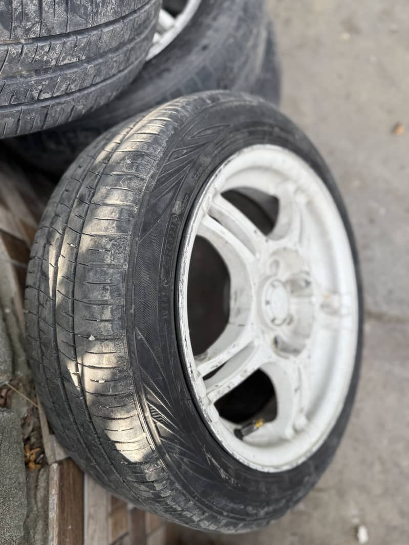 Salam i am seeling a rim tyre in good condition - Tyres - 1109837101