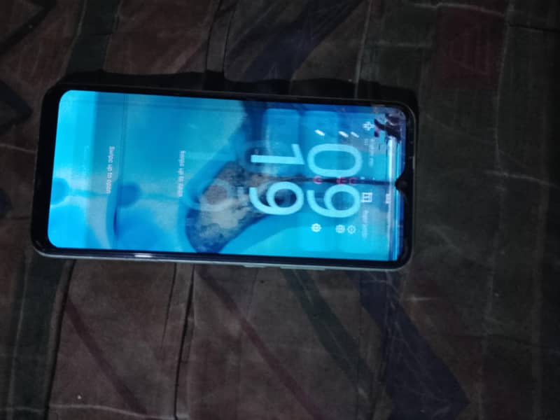 backlash aur front display panel tuta hua hai - Mobile Phones - 1109851568