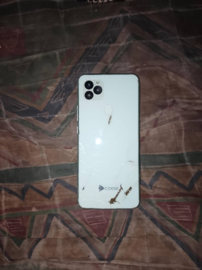 backlash aur front display panel tuta hua hai - Mobile Phones - 1109851568