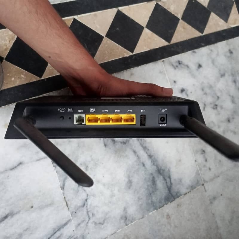 NetGear 2.4 / 5 Ghz High Speed WiFi Router/extender - Networking ...