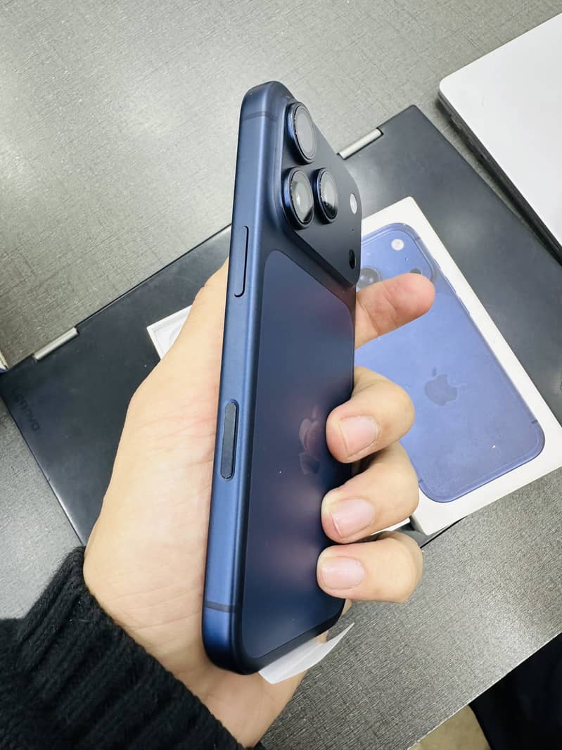 iPhone 17 Pro 256GB factory unlocked - Mobile Phones - 1109923361