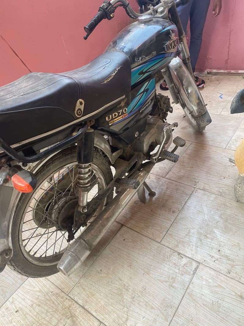 Unique 2017 Model - Standard - 1109968791