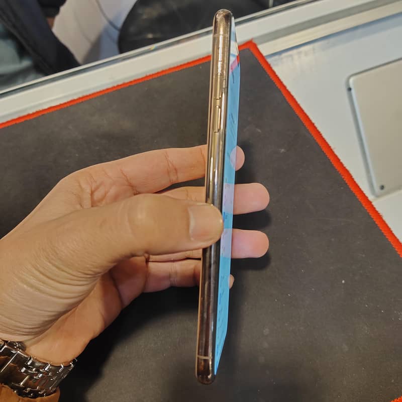 256 GB water pack 10 by 10 condition - Mobile Phones - 1109975032