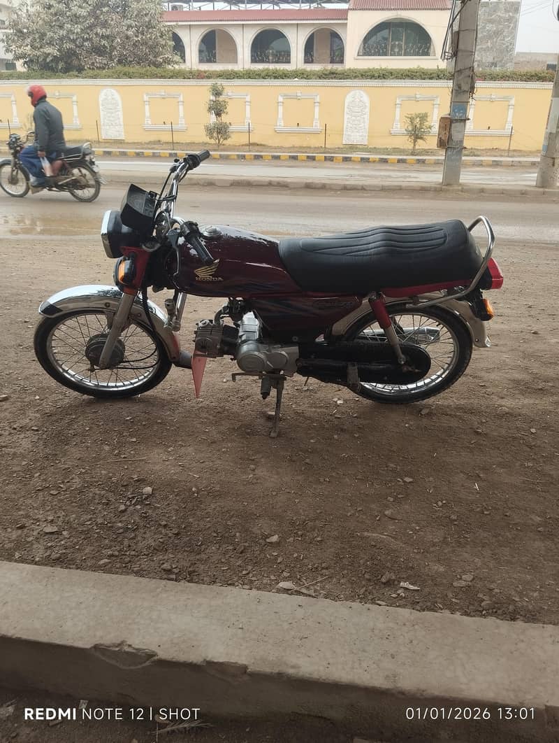 Honda CD 70 20 Model 03701453040 - Standard - 1109989601