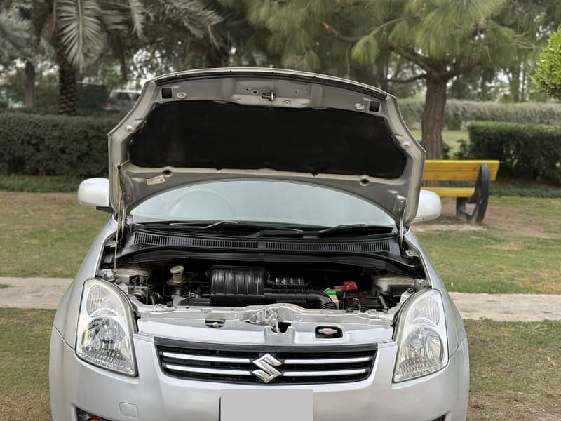 SUZUKI SWIFT 2017 1.3 DLX NAVIGATION Genuine Lahore Reg - Cars - 1108636946