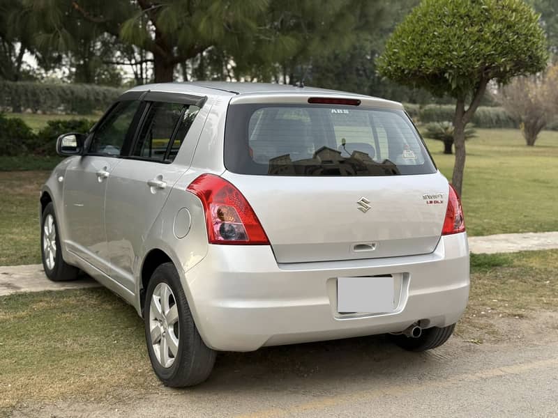 SUZUKI SWIFT 2017 1.3 DLX NAVIGATION Genuine Lahore Reg - Cars - 1108636946