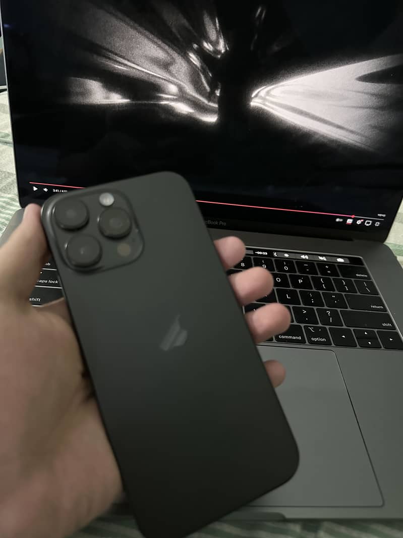 iPhone 16 pro max 10/10 - Mobile Phones - 1110008068