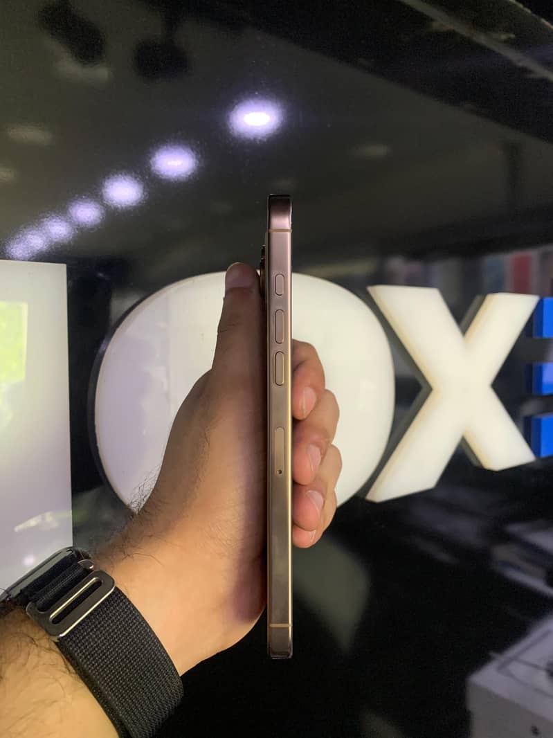 Apple iPhone 16 Pro Max 512GB PTA Approved 10/10 With Complete Box ...