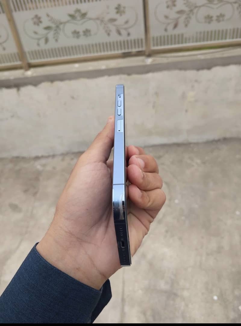 13 pro max jv128 10 by 9.5 water pak - Mobile Phones - 1110034081