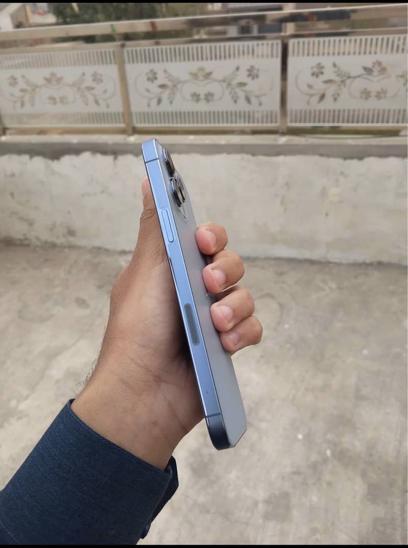 13 pro max jv128 10 by 9.5 water pak - Mobile Phones - 1110034081