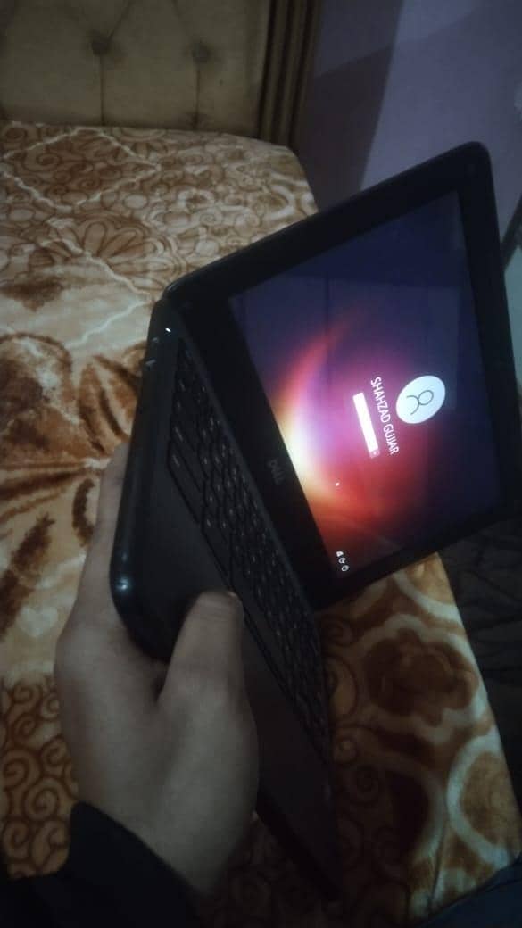 chrome book 4. gb. ram 32 gb room 10 by 10 condition se tipe fast ...
