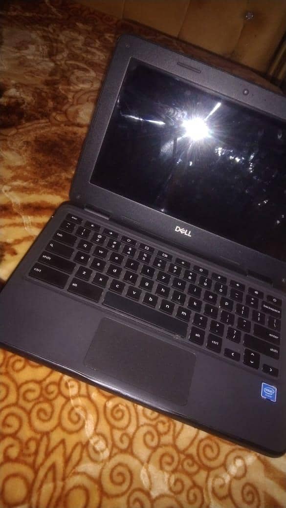 chrome book 4. gb. ram 32 gb room 10 by 10 condition se tipe fast ...