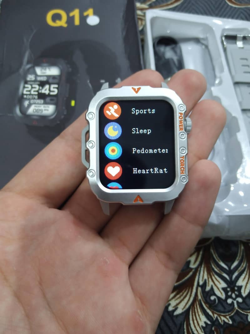 Smart watch for sale in Shaheen Town phase 1 - Smart Watches - 1110047812