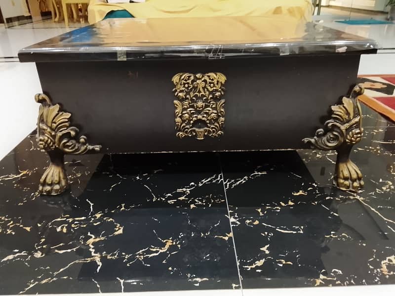Center table with clock in good condition - Coffee Tables - 1110049666