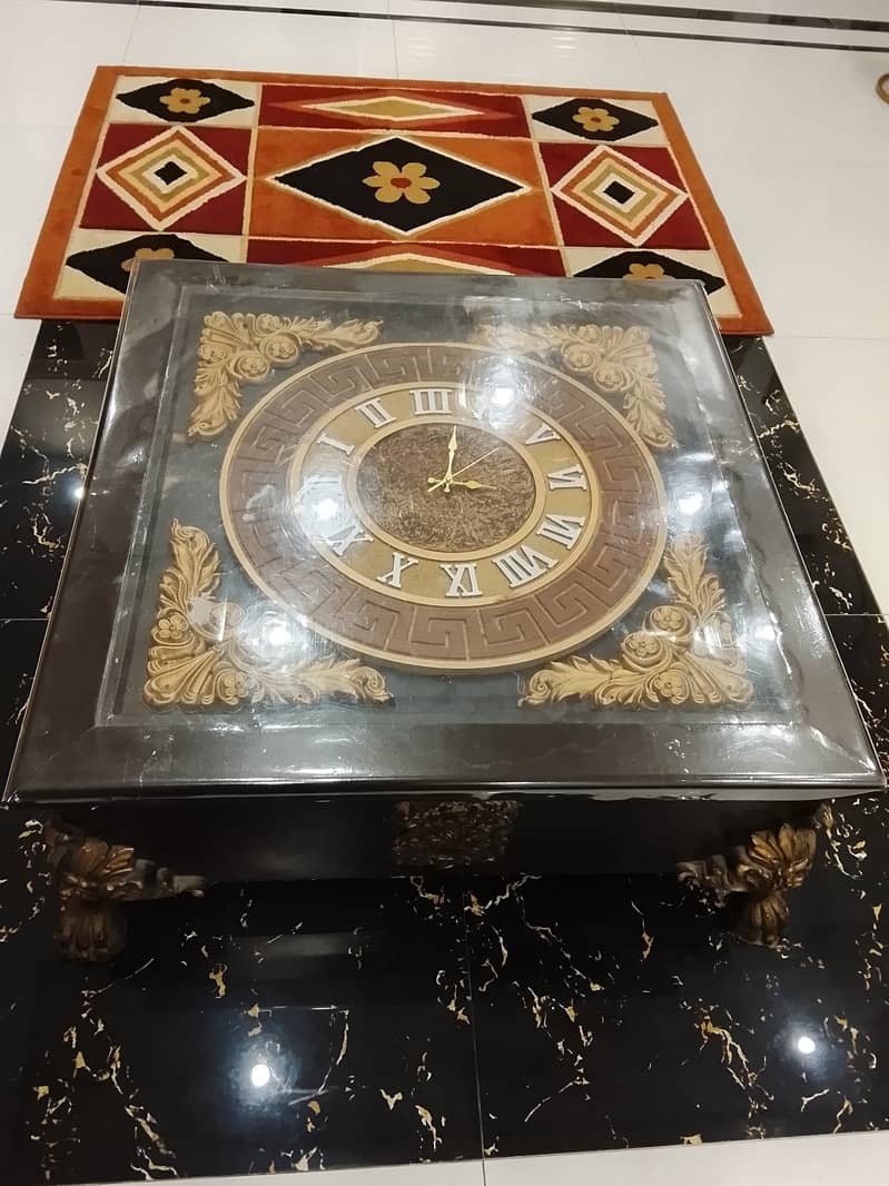 Center table with clock in good condition - Coffee Tables - 1110049666