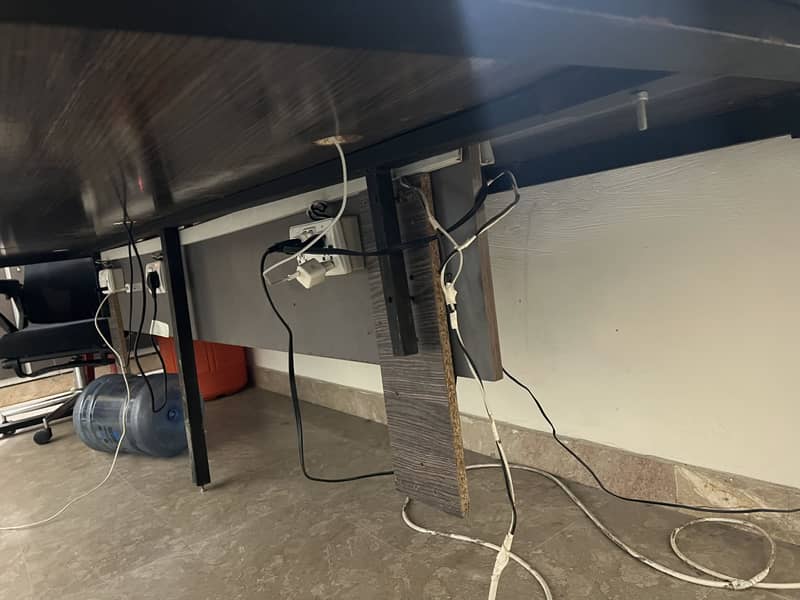 Chair and table - Office Chairs - 1110063629