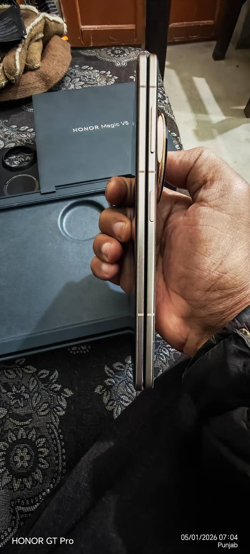 Honor Magic V5 Golden color 16/512 PTA approved officially - Mobile ...