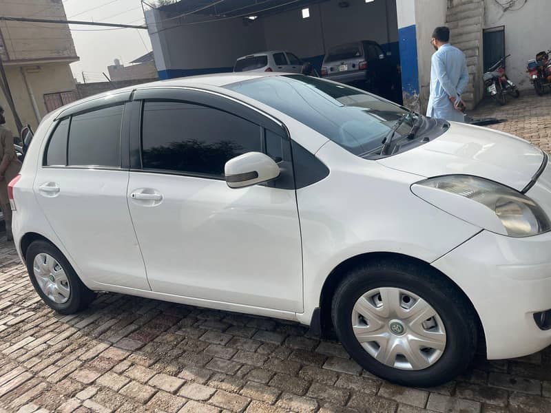 vitz 1300cc and its one of the Cleanest Army officer car - Cars ...