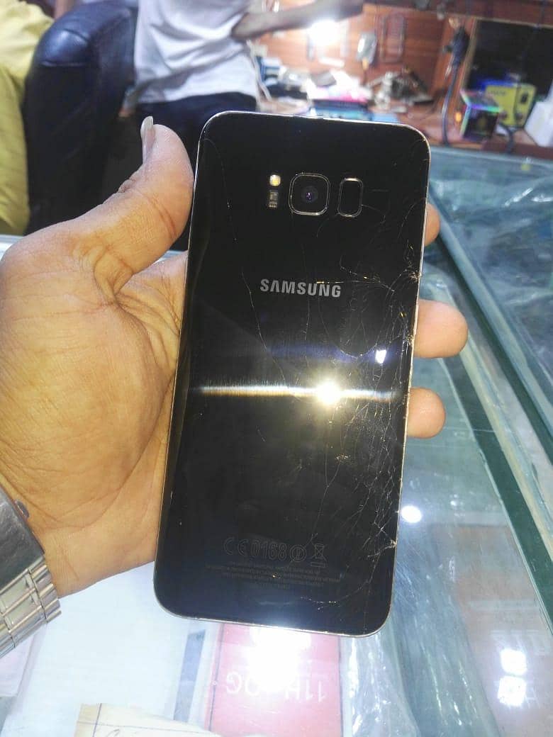 sam s8plus pta provd black color panal ma line or dote hn bakaya all ...