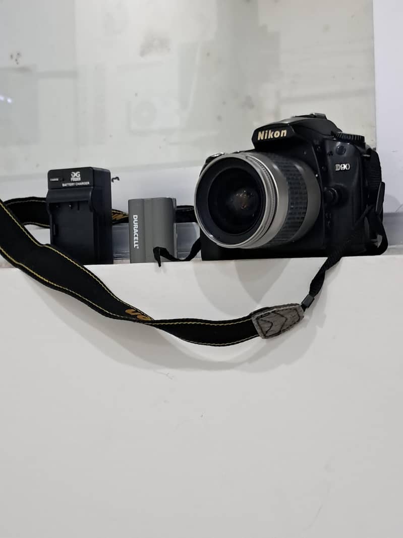 DSLR Canon D90 - Digital Cameras - 1110112129