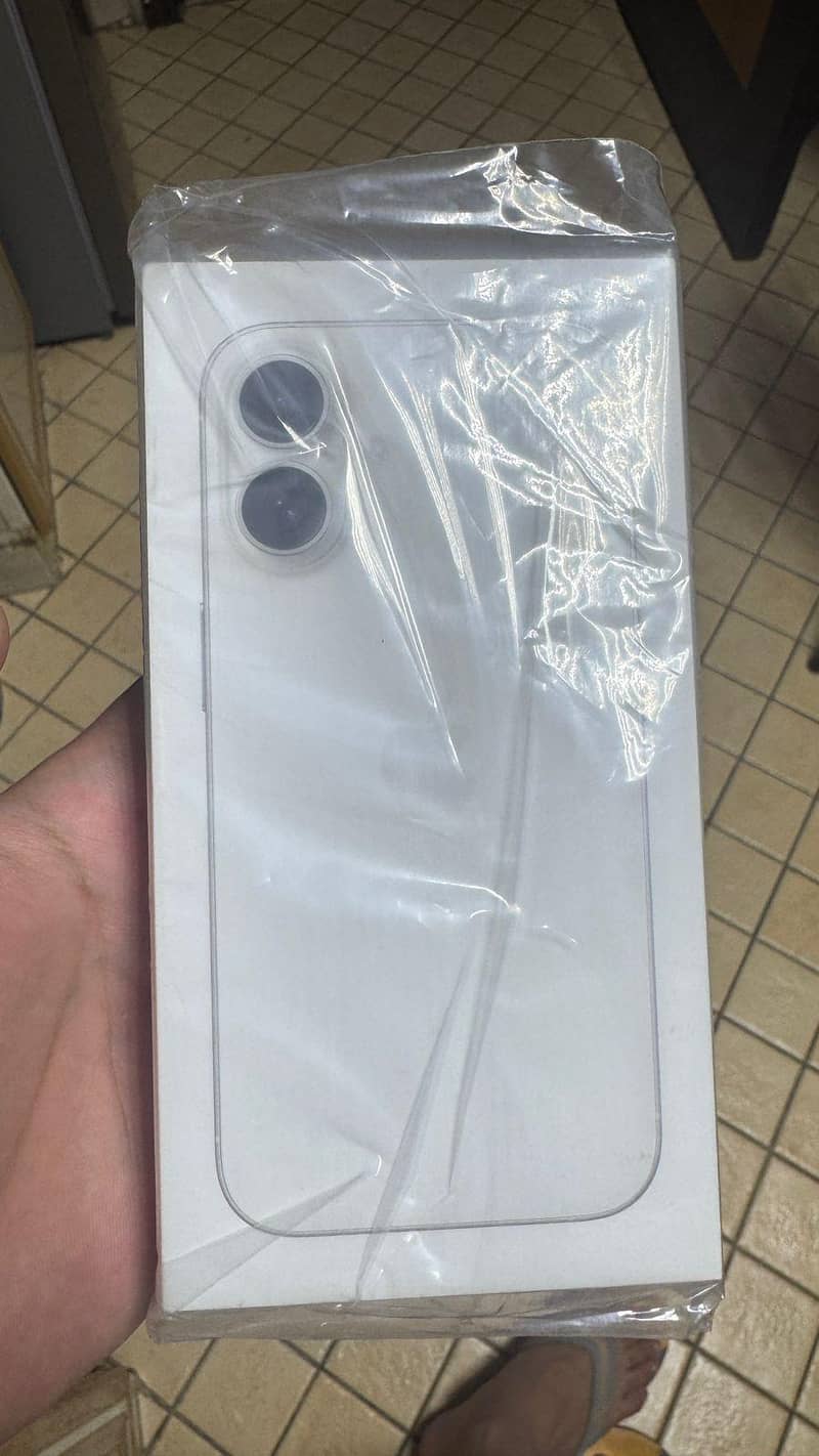 Iphone 16 box pack - Mobile Phones - 1110137315