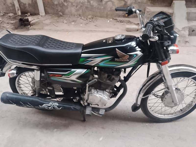 2023 ka sticker ha bs 28 oct 2024 ma number laga ha - Standard - 1110154161