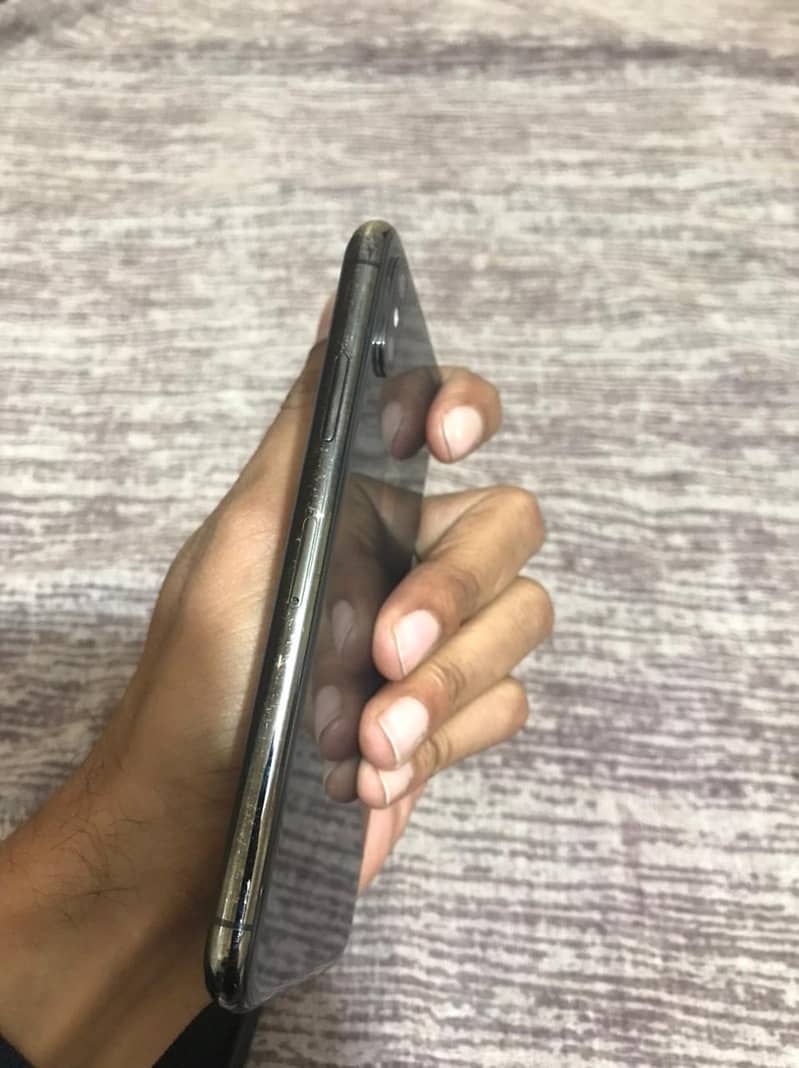 Iphone X with box - Mobile Phones - 1110159988