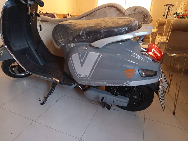 BRAND NEW CROWN VICTORY E SCOOTY 2025 120KM RANGE LITHIUM BATRY + APP ...