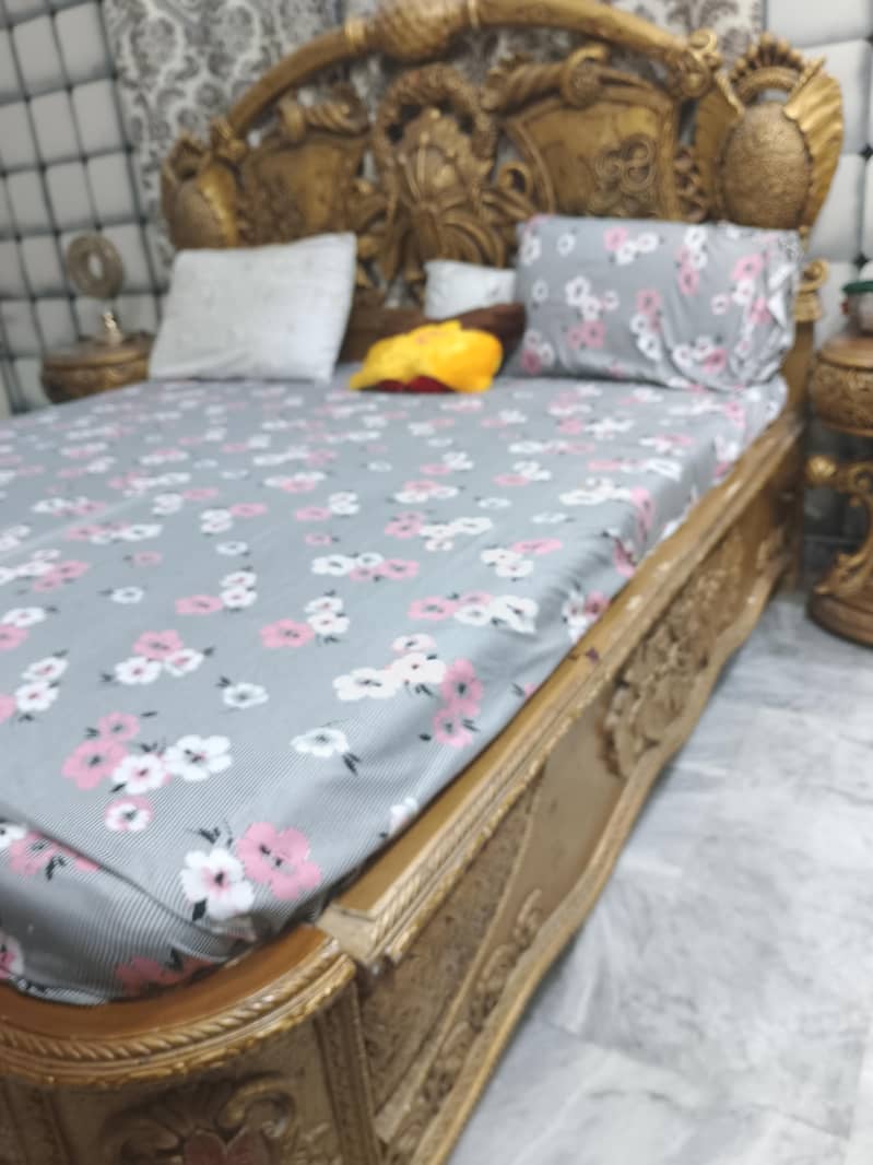 Bed Singhar Maze Iron Table - Beds - 1110197647