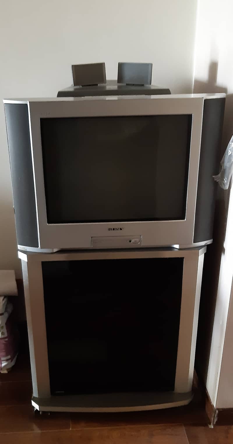 Sony Wega Trinitron TV 21" with Woofers, Tweeters and Trolley ...
