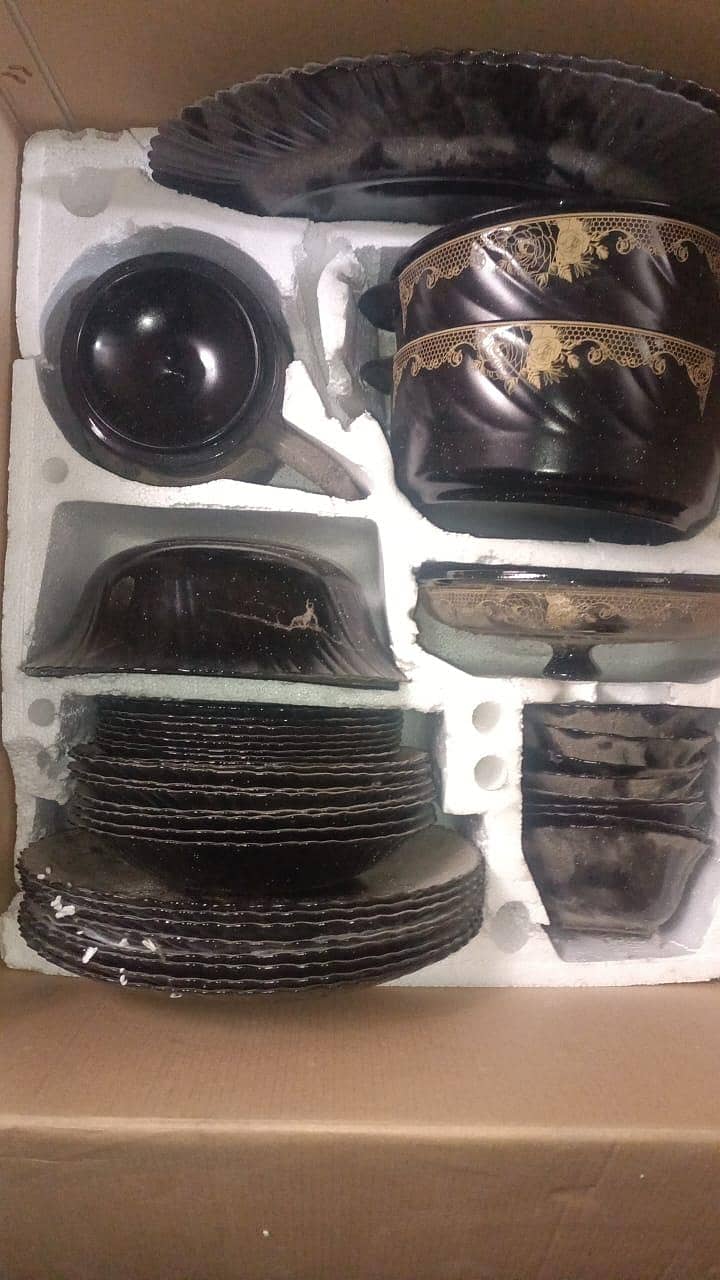 8 pcs dinner set without use - Crockery & Dinner Sets - 1110234184