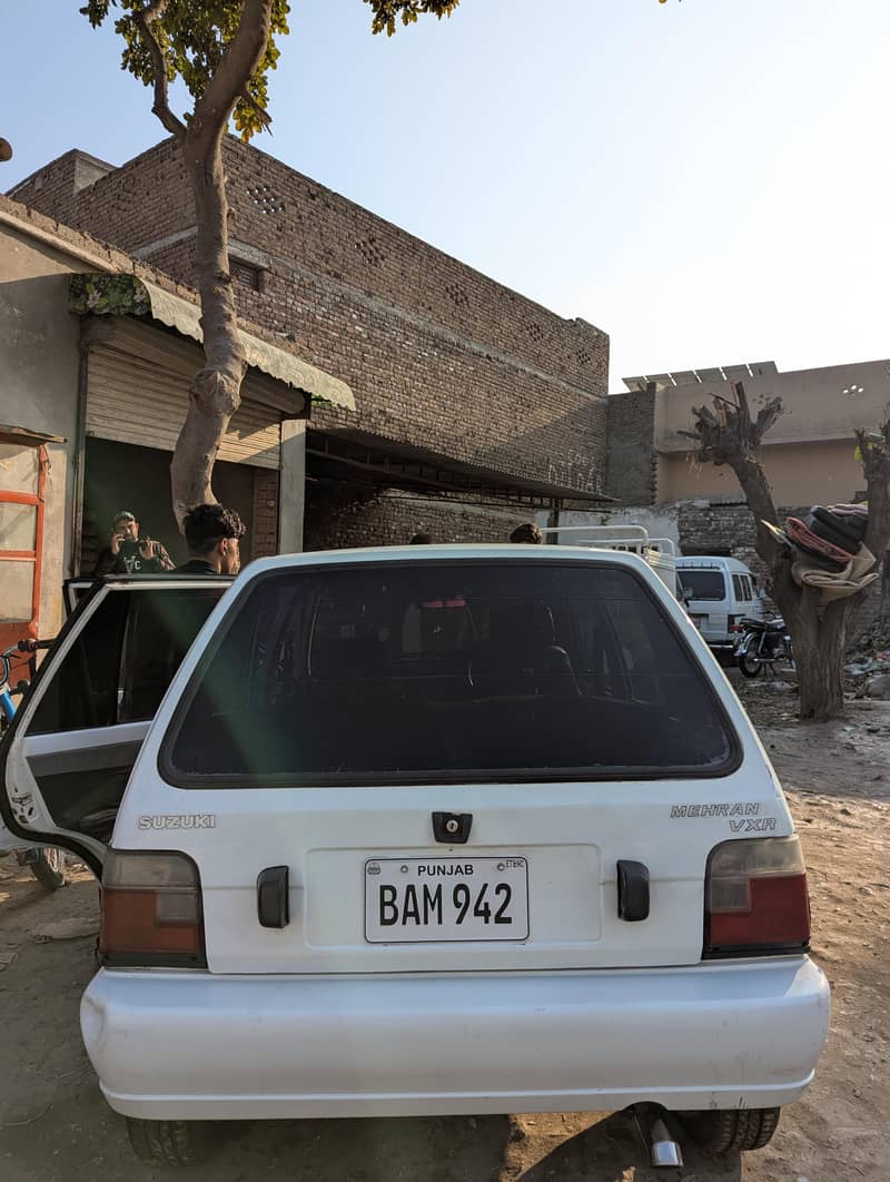 7 model mehran vxr full ok just tyers ka Kam Hy Baki full set Hy gari ...