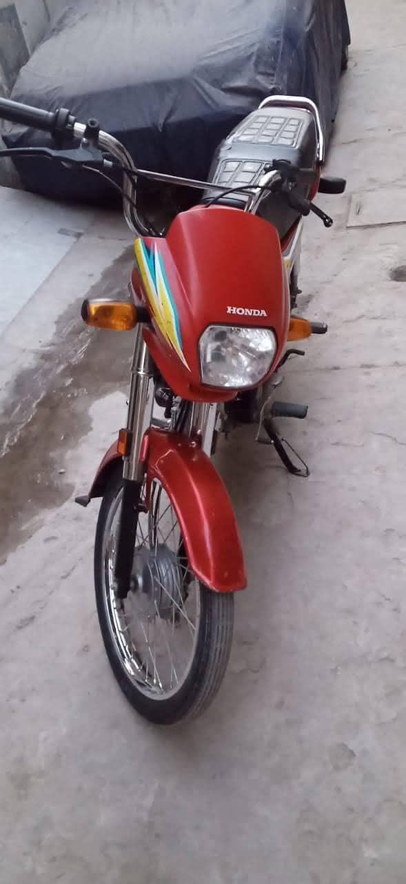 one hand use Red colour mint condition - Standard - 1110254842