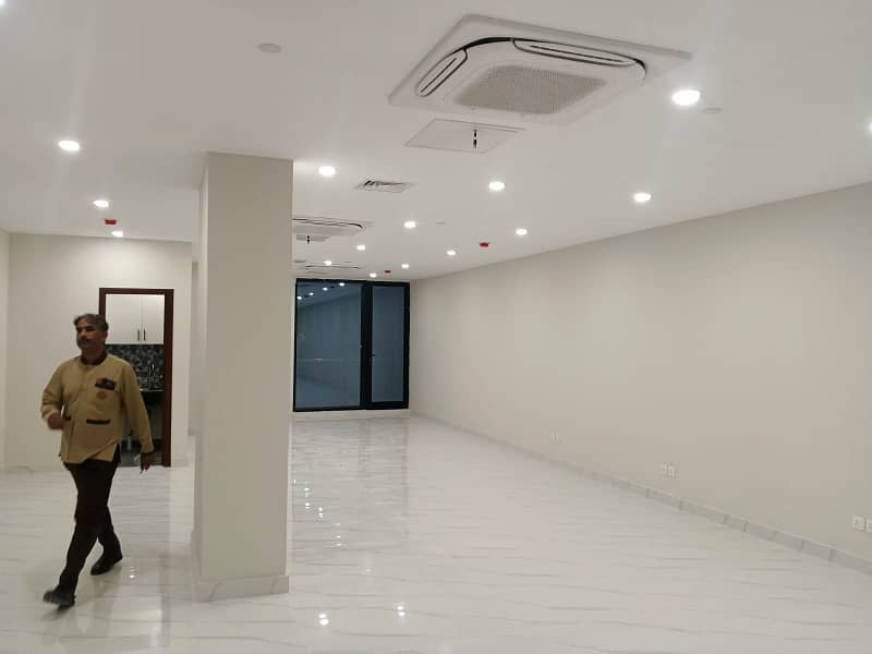 1400 SQFT BRAND NEW OFFICE AVAILABLE IN HIGH RISE BUILDING BLUE AREA ...