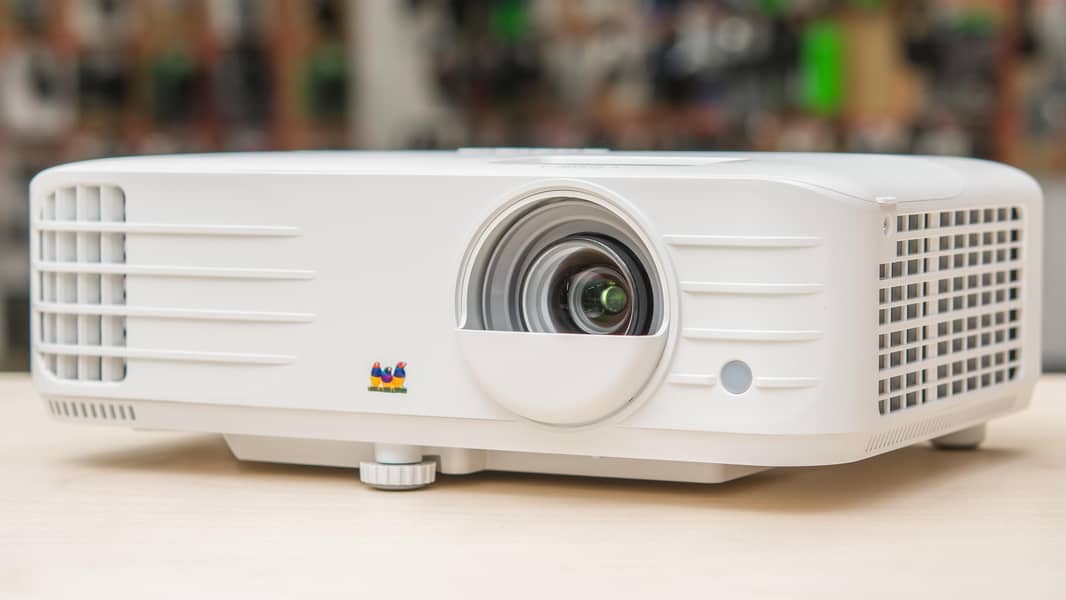 4k used projector - Projectors & Projection Screens - 1110267832