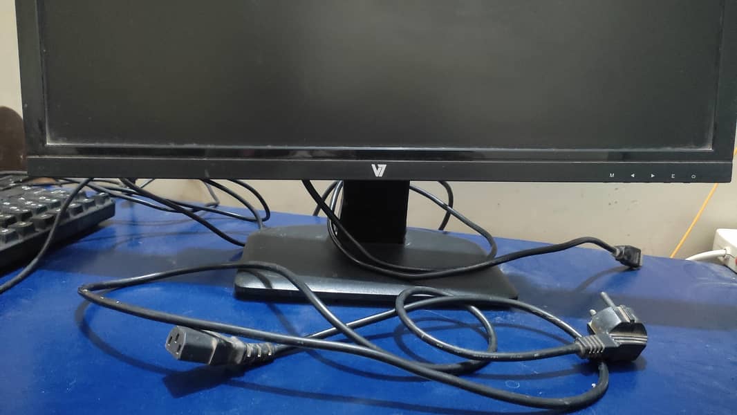 TFT LCD Monitor with HDMI Cable - Computer Components - 1110278659