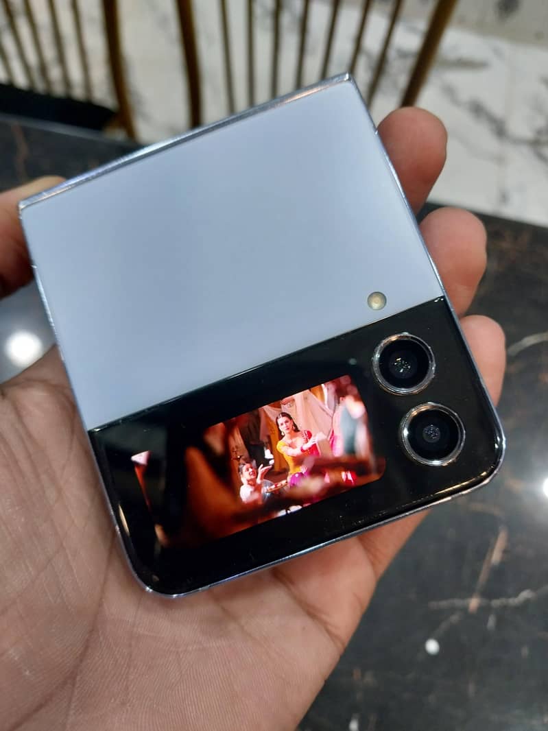 Samsung Z flip 4 Better than iphone - Mobile Phones - 1110283161