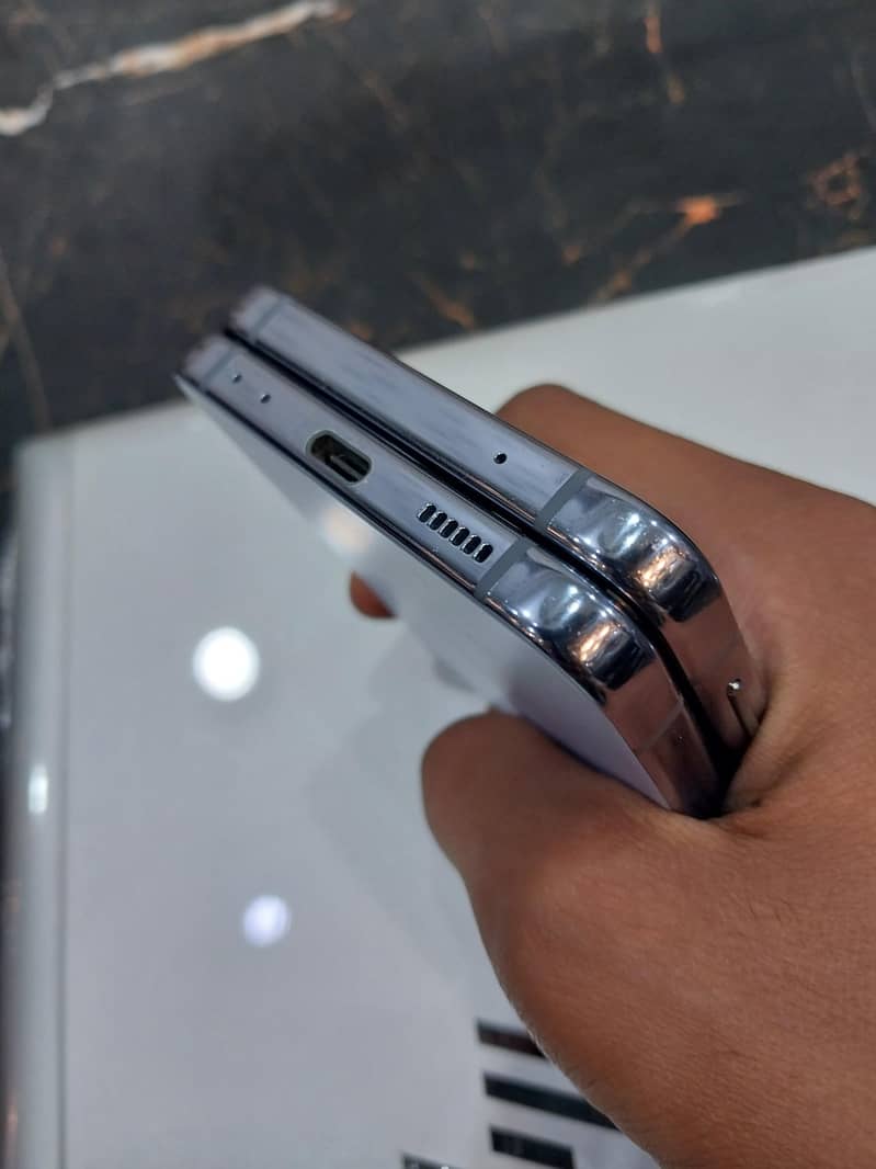 Samsung Z flip 4 Better than iphone - Mobile Phones - 1110283161