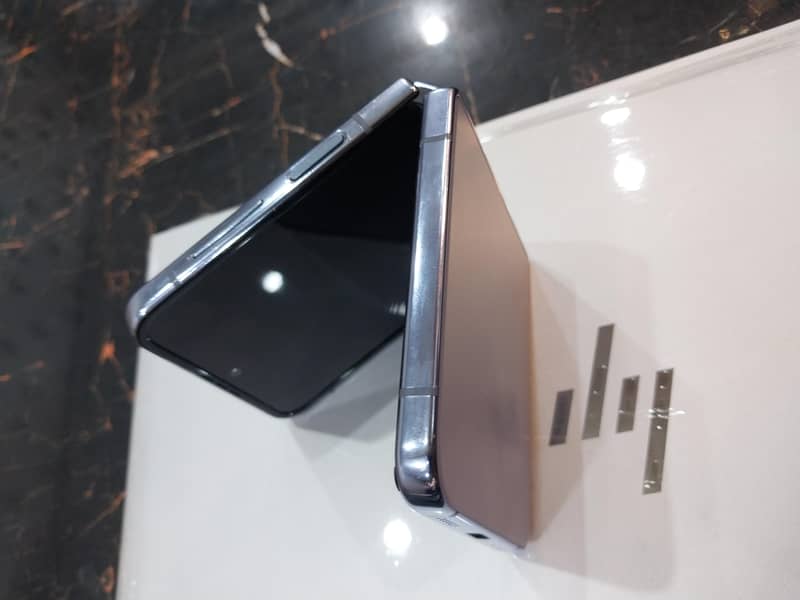 Samsung Z flip 4 Better than iphone - Mobile Phones - 1110283161