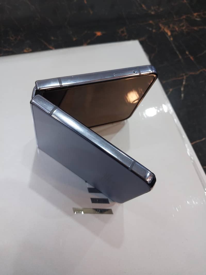 Samsung Z flip 4 Better than iphone - Mobile Phones - 1110283161