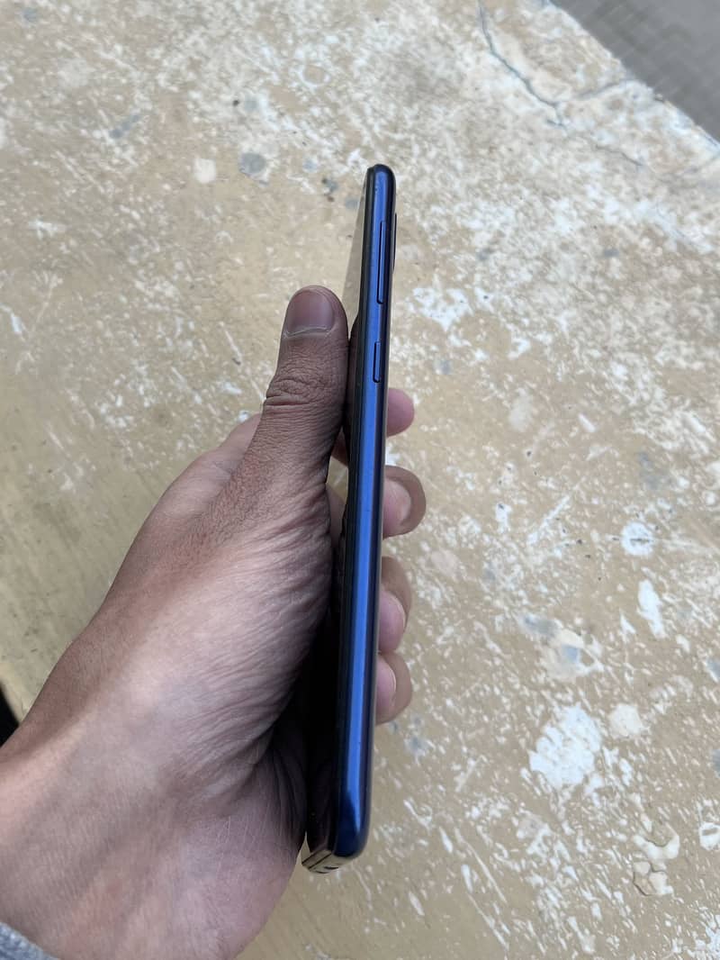 Samsung Galaxy A10 - Mobile Phones - 1110303810