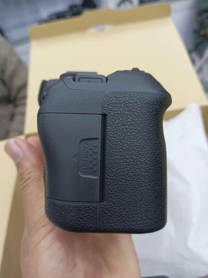 Canon EOS R6 Mark II Mirrorless Camera - Digital Cameras - 1110314129